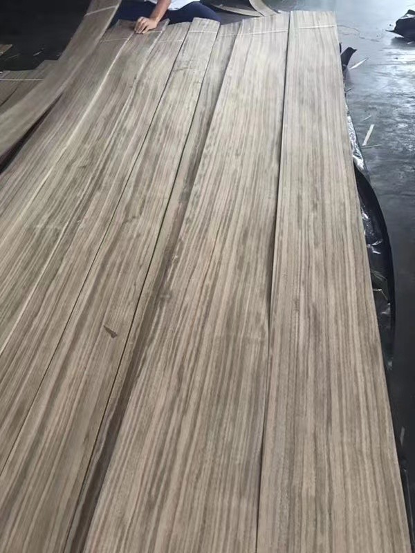 Natural Dark Color American Walnut Crown Cut / Plain Cut Veneer Sheet ...